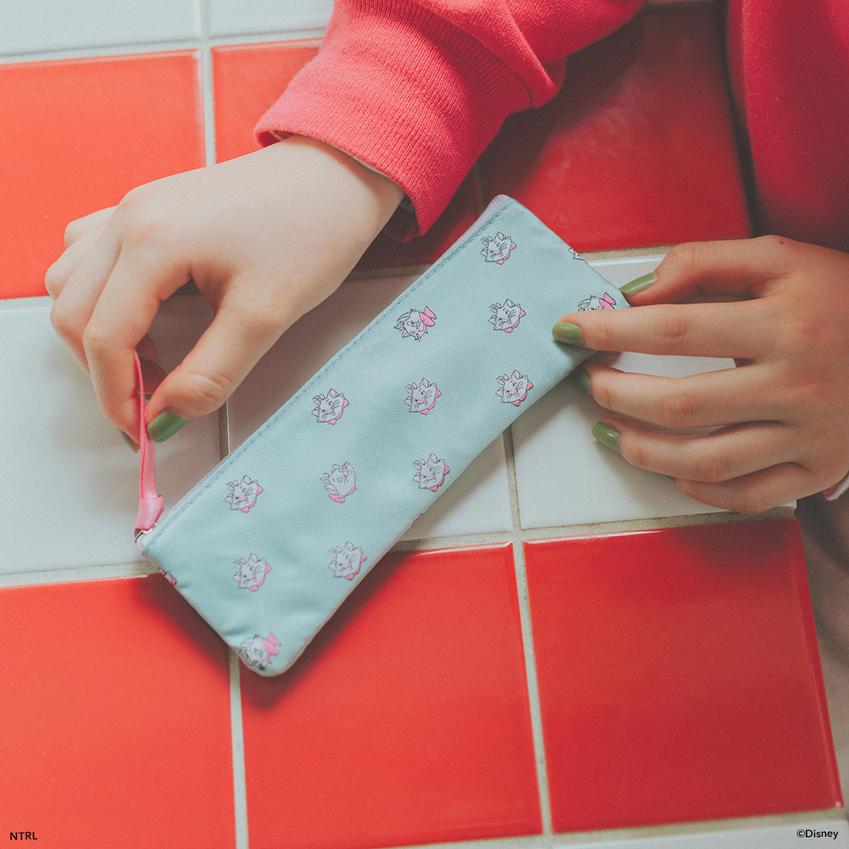 おしゃれキャット / バンド付きペンケース（weeksサイズ用） - 文房具・雑貨ラインナップ - ほぼ日手帳 2024