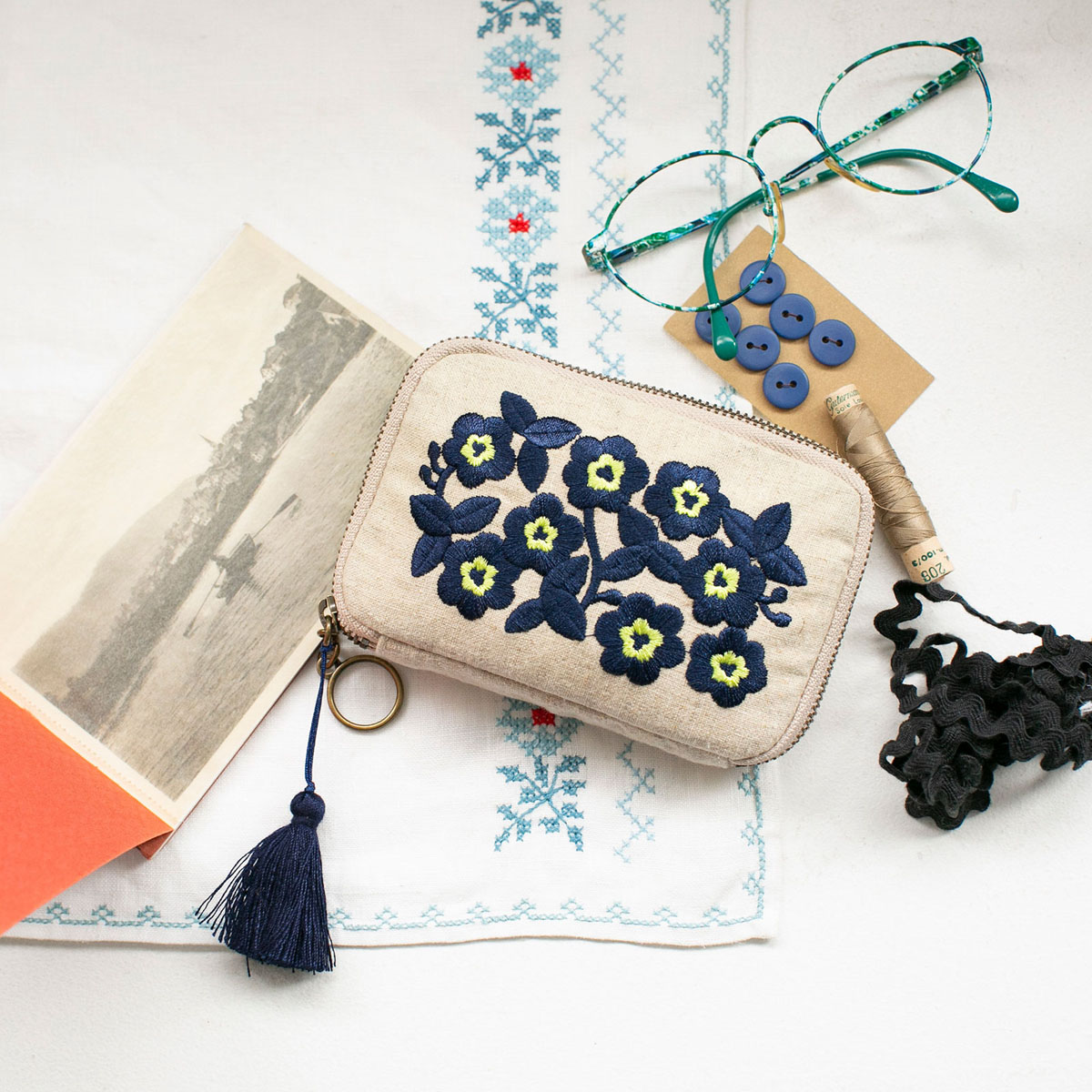 Hobonichi: Drawer Pouch Pocket (Ukrainian Flowers) - Drawer Pouches ...